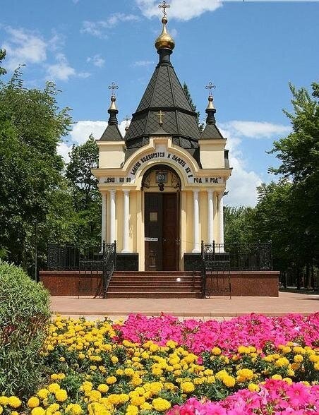 Şapel, haç anıtı Chasovnya velikomuchenitsy Varvary, Donetsk, foto