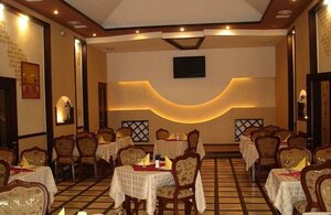 Biblos (Rizdviana vulytsia No:1), restoran  Artemovsk'tan