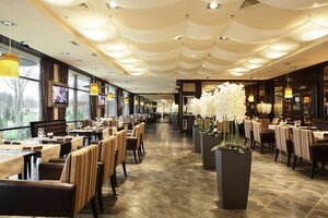 Sporting Club (Niezaliezhnasci Avenue No:193), restoran  Minsk'ten