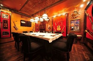 Muzykalny restoran Dezhavyu (Bohdana Khmelnytskoho Street No:30/10, Shevchenkivskyi District), restoran  Kiev'den