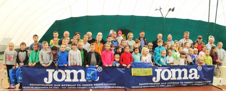 Çok amaçlı spor tesisleri Tennisnaya akademiya Sester Bondarenko, Krivoi Rog, foto