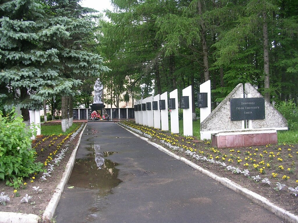 Anıt, heykel Воинам-даниловцам, погибшим в годы Великой Отечественной войны Вечный огонь, Danilov, foto