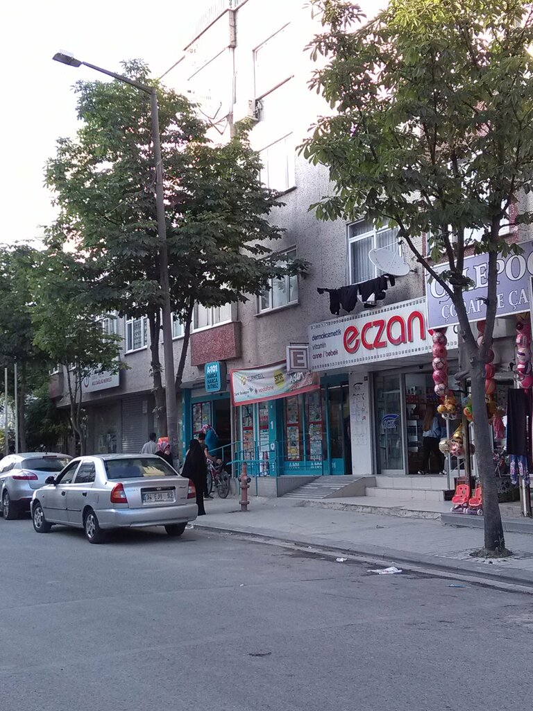 Eczaneler Derman Eczanesi, İstanbul, foto