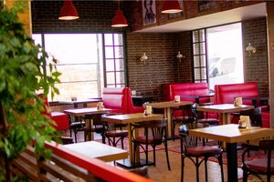 Stolovaya Lux (Tsentralnaya ulitsa No:11А, selo Sambek), kafe  Rostovskaya oblastından