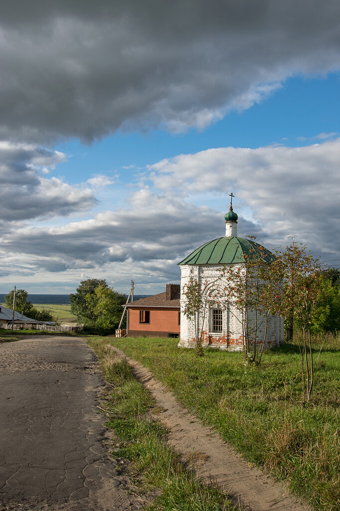 Şapel, haç anıtı Chasovnya pri Troitskom sobore V Gorbatove, Gorbatov, foto