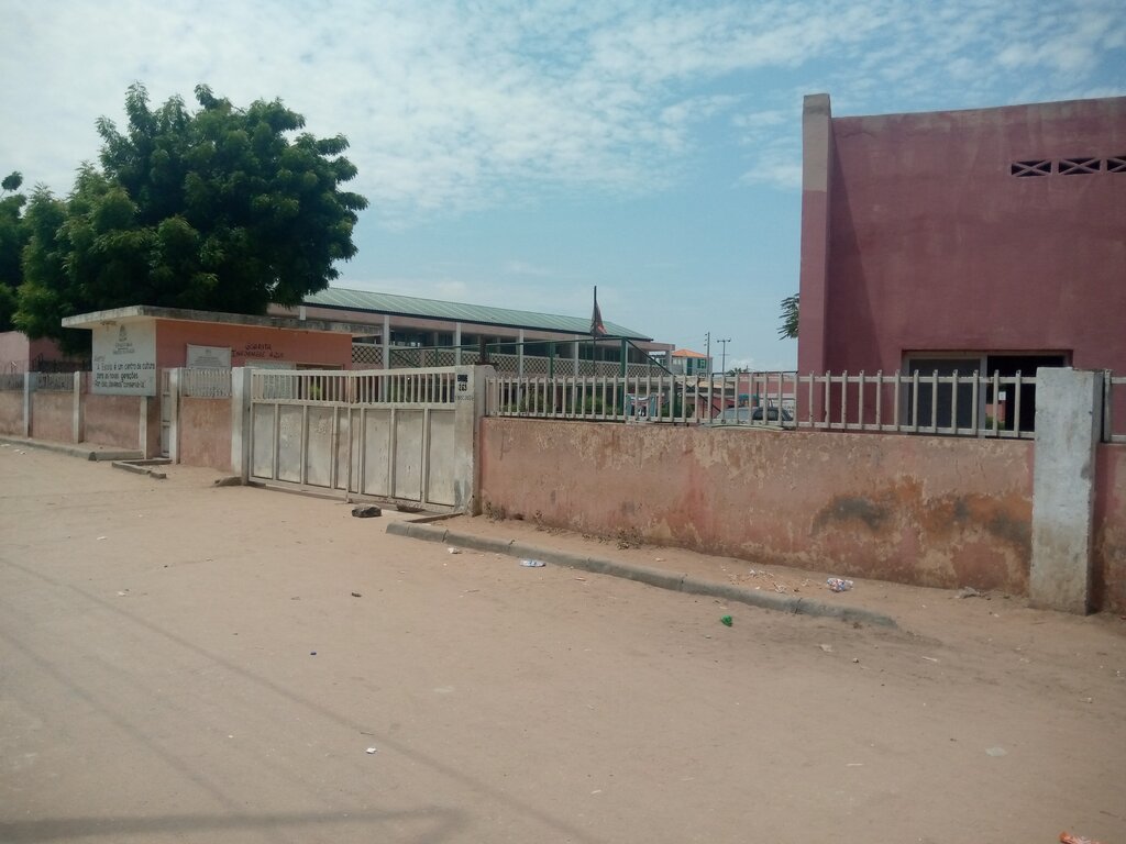 Ortaokul Escola, Loanda, foto