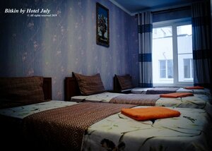 Hotel July (Bukinskoye shosse No:31), otel  Lobnia'dan