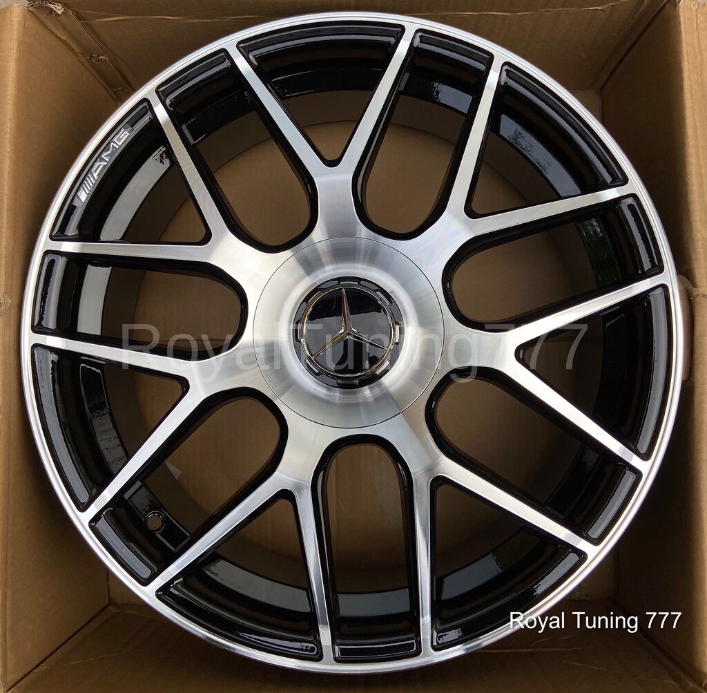 Jant ve lastikçiler Royal Tuning, Moskova, foto