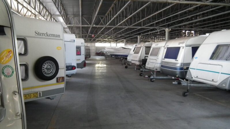 Karavan Europort rimessaggio, Lombardiya, foto
