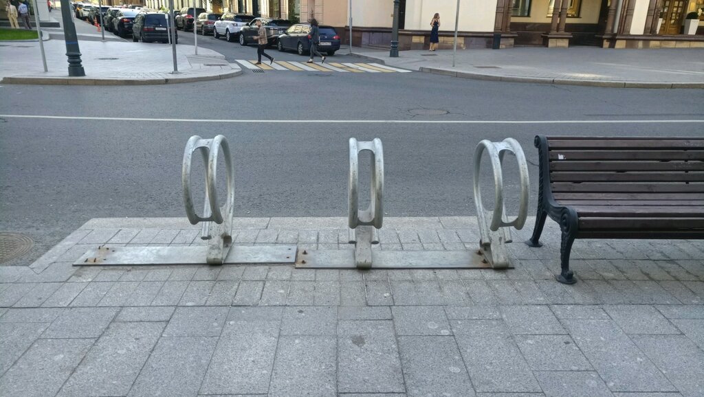 Bisiklet park yerleri Velosipednaya parkovka № 21119 ulitsa Petrovka, dom 7, Moskova, foto