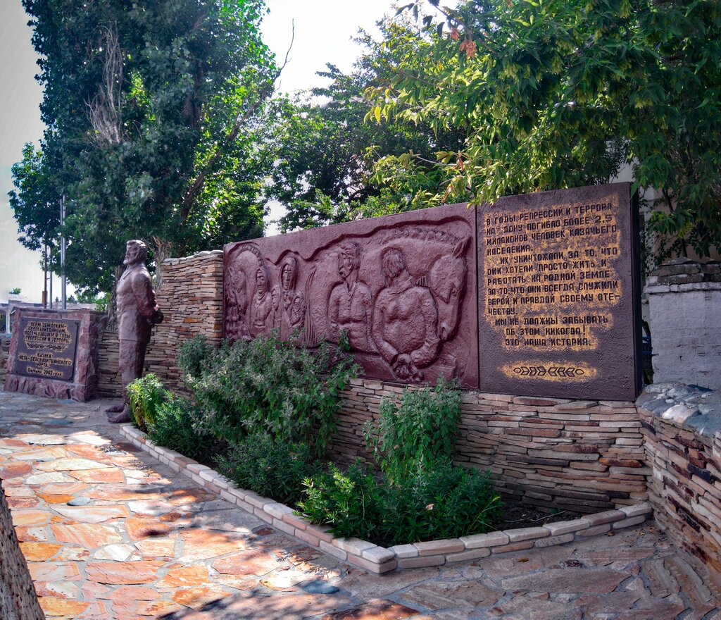Anıt, heykel Репрессированным казакам в Белой Калитве, Belaya Kalitva, foto