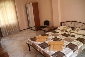 Sofi Gold (улица Слуцкого No:36, село Лазурное), otel  Kırım Cumhuriyeti'nden
