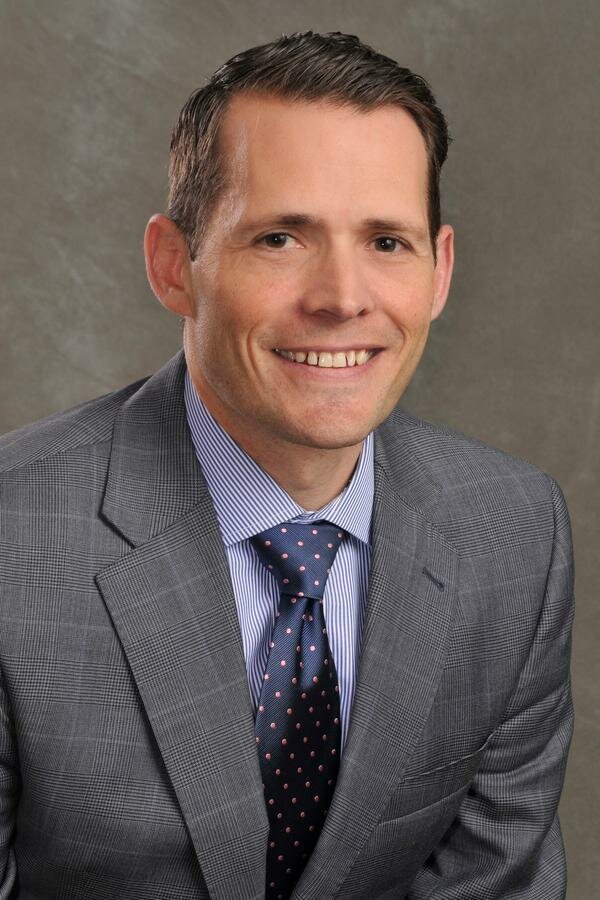 Yatırım fonu firmaları Edward Jones - Financial Advisor: Bart Farrell, Kuzey Carolina Eyaleti, foto