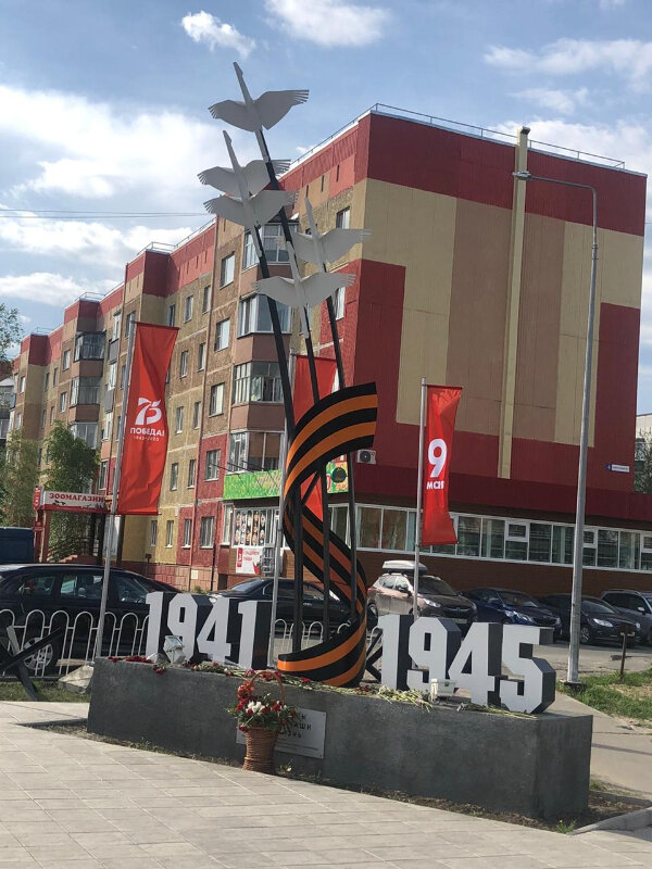 Anıt, heykel Стела Памяти на проспекте Победы, Liantor, foto