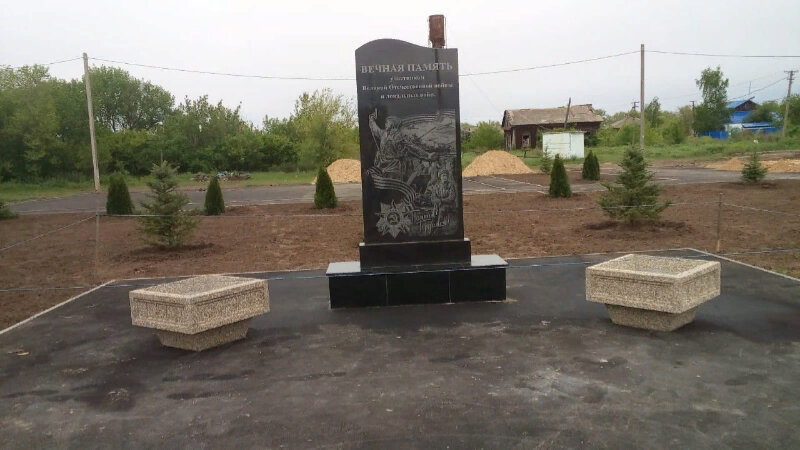 Anıt, heykel Ветеранам Великой Отечественной войны и участникам локальных воин, Saratovskaya oblastı, foto
