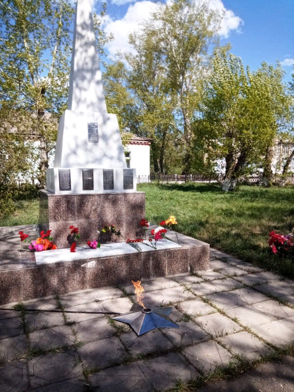 Anıt, heykel Погибшим в ВОВ 1941-1945 гг., Çeliabinskaya oblastı, foto
