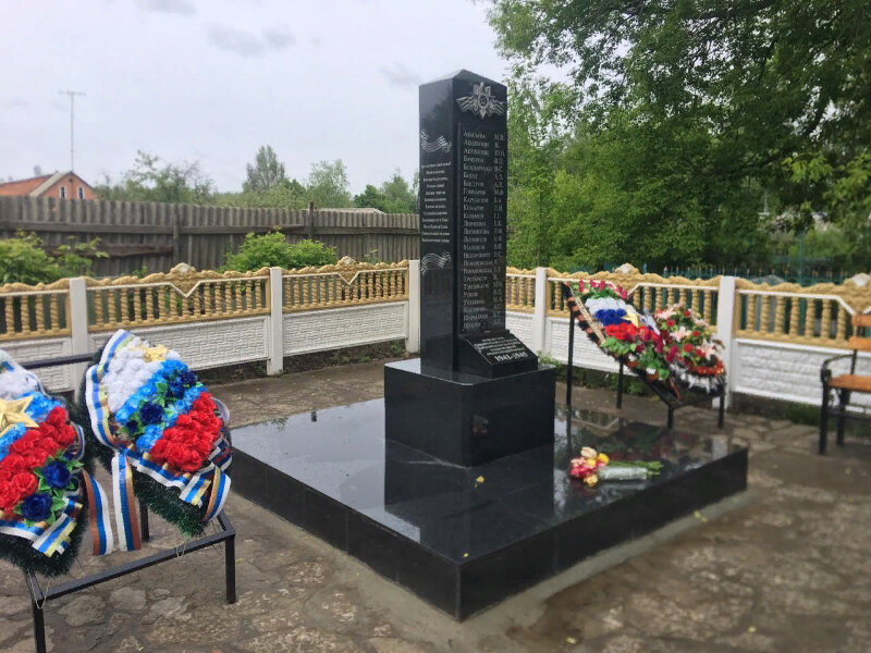 Anıt, heykel Братская могила периода ВОВ, Lipetskaya oblastı, foto