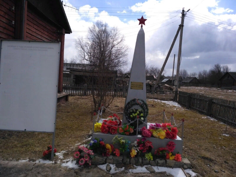 Anıt, heykel Обелиск погибшим в годы ВОВ, Kostromskaya oblastı, foto
