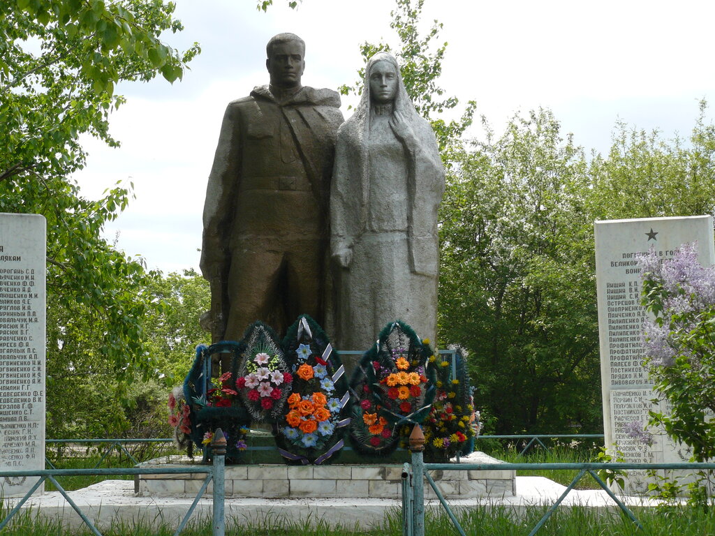 Anıt, heykel Воинам-землякам, погибшим в годы Великой Отечественной войны, Novosibirskaya oblastı, foto