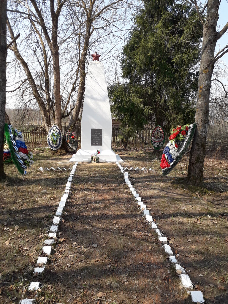 Anıt, heykel Обелиск односельчанам, павшим в годы Великой Отечественной войны, Smolenskaya oblastı, foto