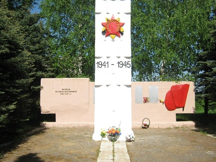 Anıt, heykel Землякам, погибшим в 1941-1945 гг., Yaroslavskaya oblastı, foto