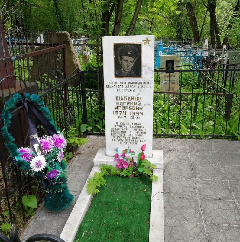 Ünlü kişilerin mezarları Е.И. Шабанов, Novokuznetsk, foto