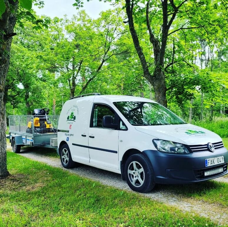 Bahçe ekipmanları ve teknolojileri Nybergs Trädgårdstjänst Gotland Ab - Trädfällning Visby, Gotland Vilayeti, foto