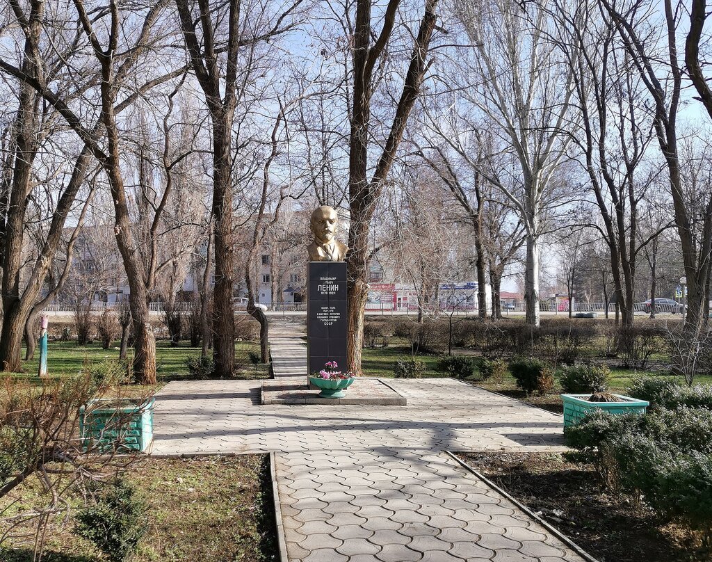 Anıt, heykel В.И. Ленин, Armiansk (Ermenibazar), foto
