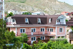 Svetlana (Кипарисовая улица No:10, посёлок городского типа Орджоникидзе), otel  Kırım Cumhuriyeti'nden