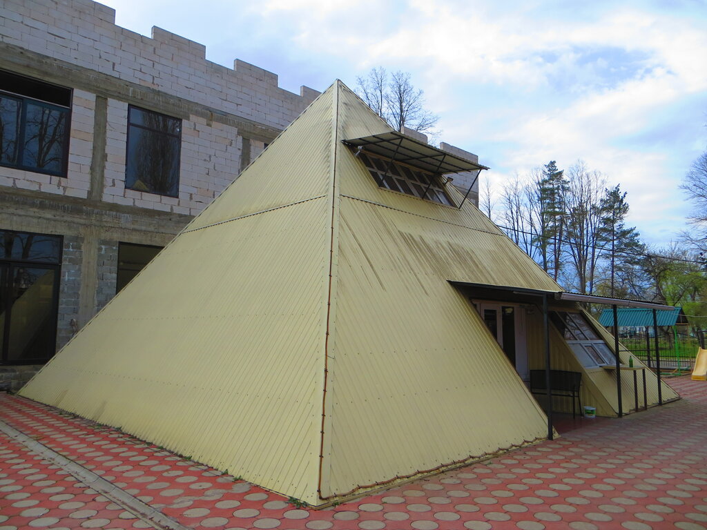 Kafe Piramida, Hadyjensk, foto