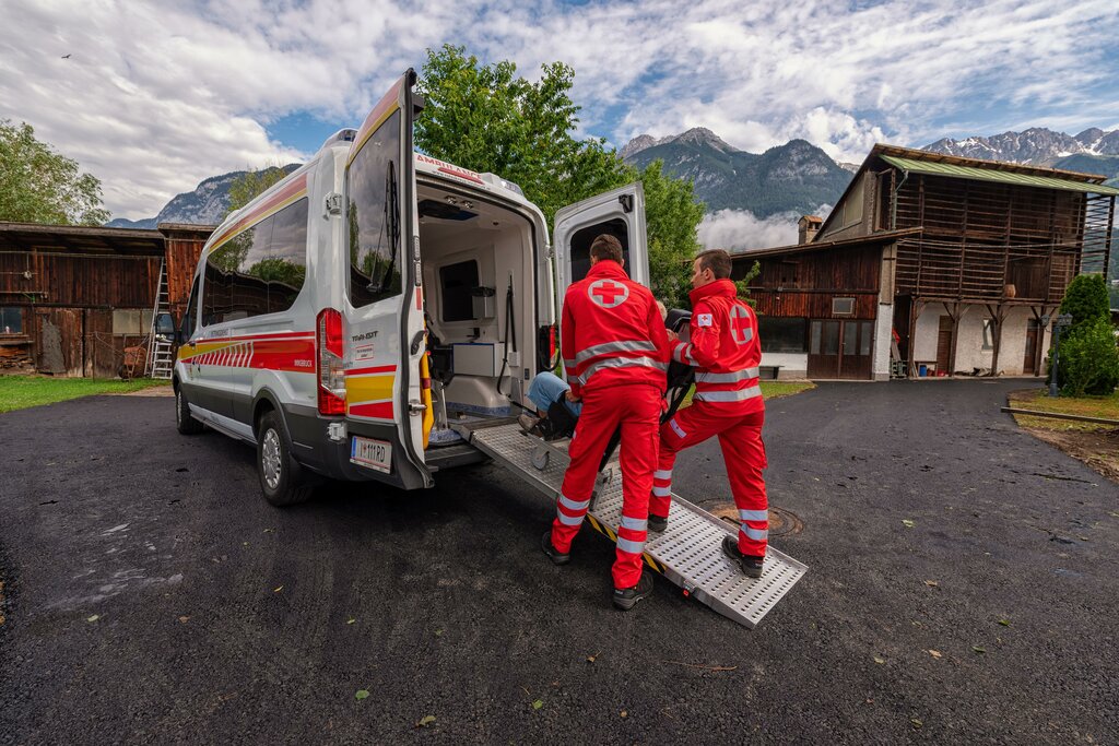 Sivil toplum kuruluşları Rotes Kreuz Innsbruck - Hausnotruf-Tirol, Innsbruck, foto