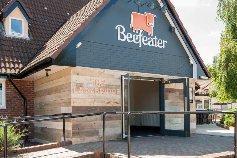 Restoran The Ladybridge Beefeater, İngiltere, foto