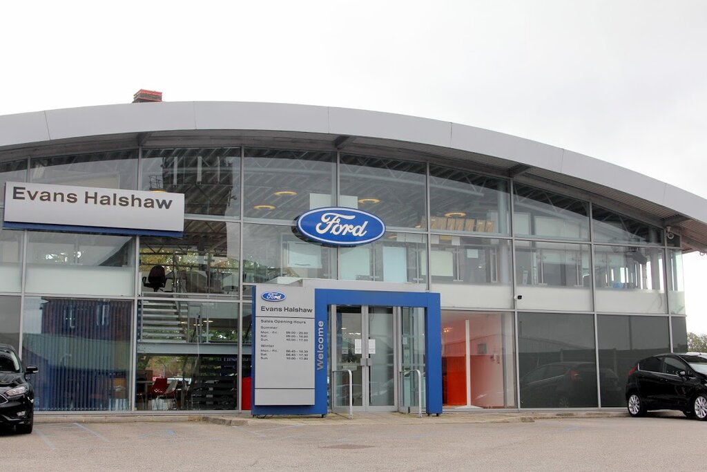 Otomobil parçaları imalatı Ford Service Centre Chorley, İngiltere, foto