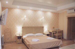 Akropolis (Vokzalnaya ulitsa No:2А), otel  Saratov'dan