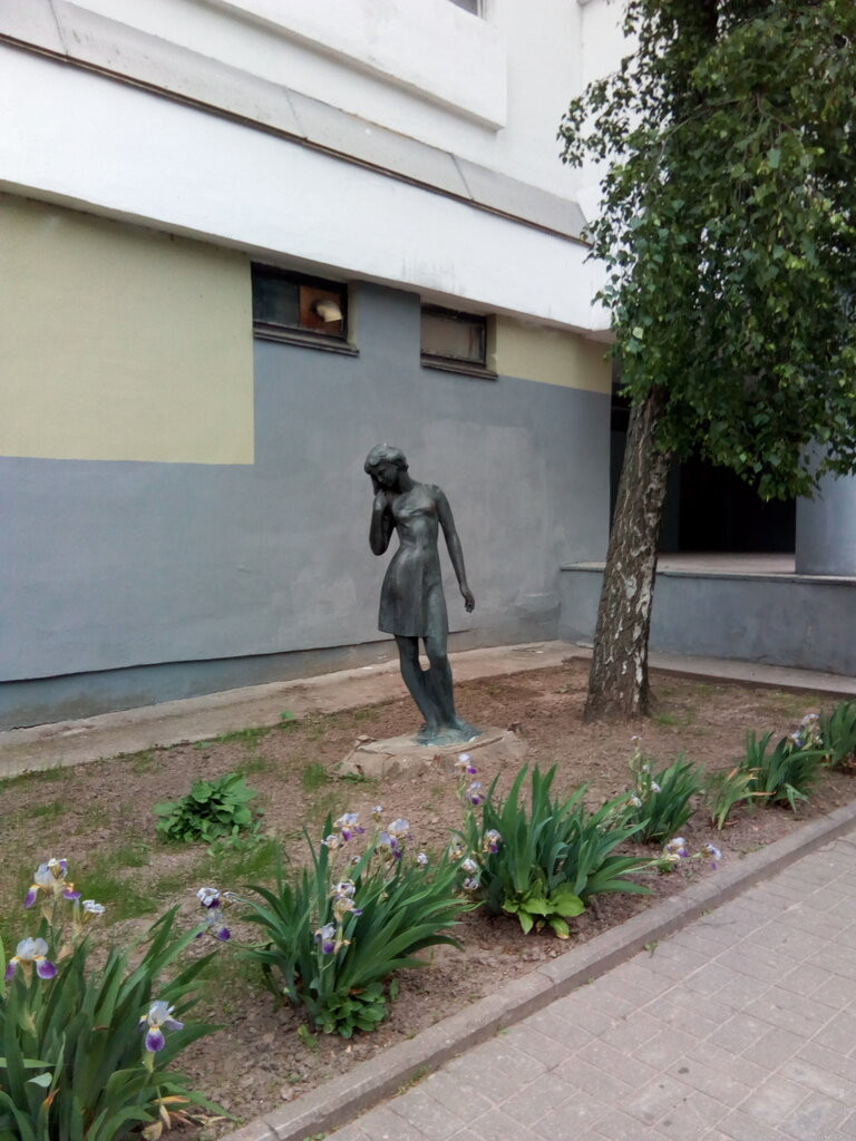 Park, sokak heykeli Дзяўчына, Moguilev, foto