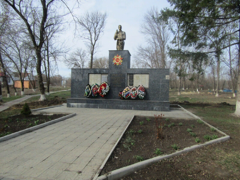 Anıt, heykel Воинам-односельчанам с. Першино, Voronejskaya oblastı, foto