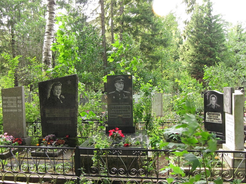 Ünlü kişilerin mezarları Герой Советского Союза Г.Н. Филиппов, Saint‑Petersburg, foto