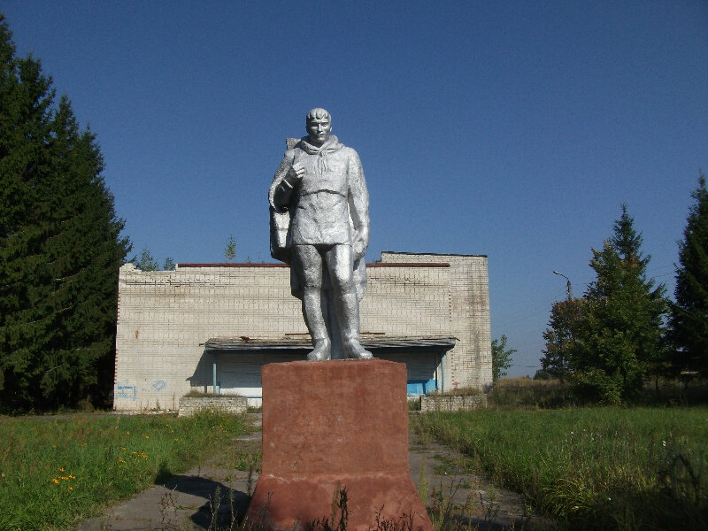 Anıt, heykel Воину-освободителю, Brianskaya oblastı, foto