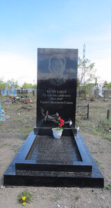 Tuva Gönüllü Müfrezesinin Komutanı Binbaşı Keçil-ovul Tiyulyuş Baldanoviç 1914-1945 (Republic of Tuva, Kyzyl, Staroye kladbishche), ünlü kişilerin mezarları  Kızıl'dan
