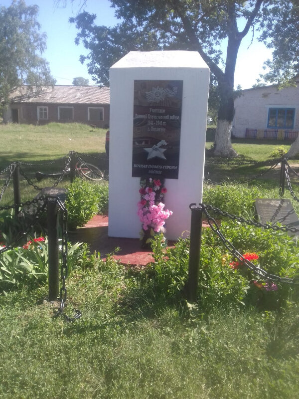 Anıt, heykel Погибшим воинам, Omskaya oblastı, foto