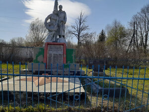 Братская могила советских воинов (Oryol Region, Verkhovskiy rayon, Korsunskoye selskoye poseleniye, selo Verkhnyaya Zalegoshch, Tsentralnaya ulitsa), anıt, heykel  Orlovskaya oblastından