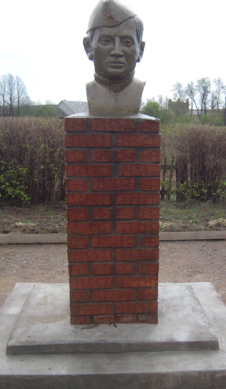Anıt, heykel Бюст Героя Советского Союза С.М. Стрелкова, Udmurtiya, foto
