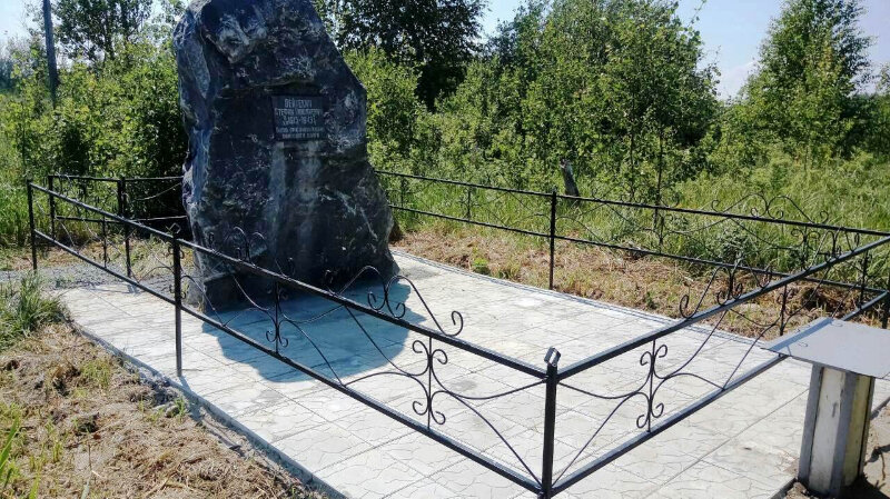 Anıt, heykel Место гибели курсанта Борисоглебского авиационного училища Стефана Николаевича Дейнекина, Çeliabinskaya oblastı, foto