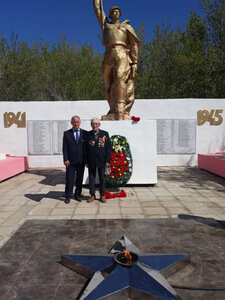 Воину-освободителю (Chelyabinsk Region, Verkhneuralskiy rayon, posyolok Petropavlovskiy), anıt, heykel  Çeliabinskaya oblastından
