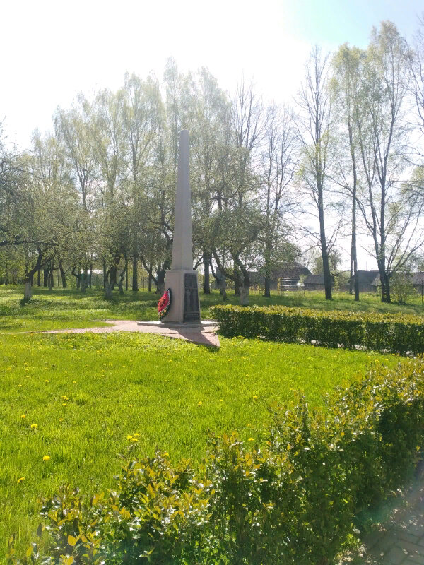 Anıt, heykel Стела с именами учителей, сражавшихся в Великой Отечественной войне, Smolenskaya oblastı, foto