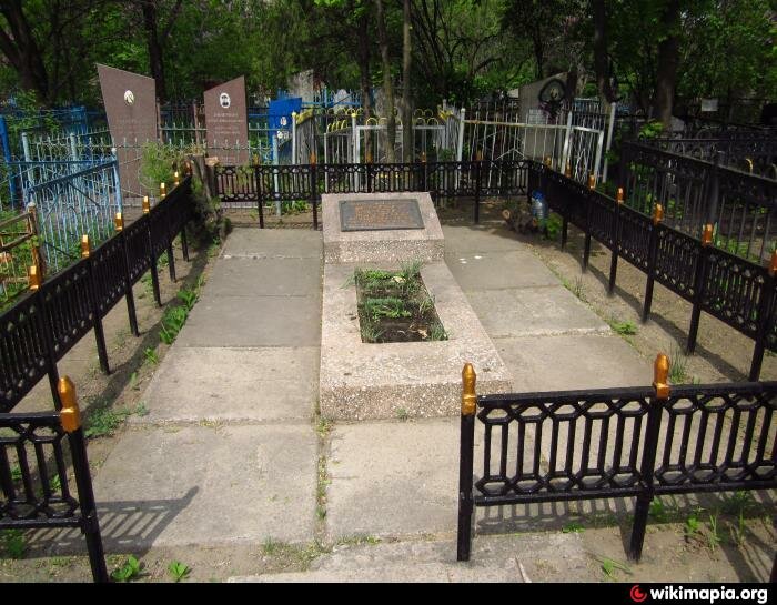 Anıt, heykel Братская могила героев-подпольщиков, Krivoi Rog, foto