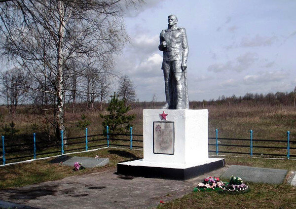 Anıt, heykel Братская могила в д. Мужитино, Kalujskaya oblastı, foto