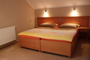 Penzion Harmonie (Karlovarský kraj, Karlovy Vary, Zlutice), otel  Karlovy Vary Bölgesi'den