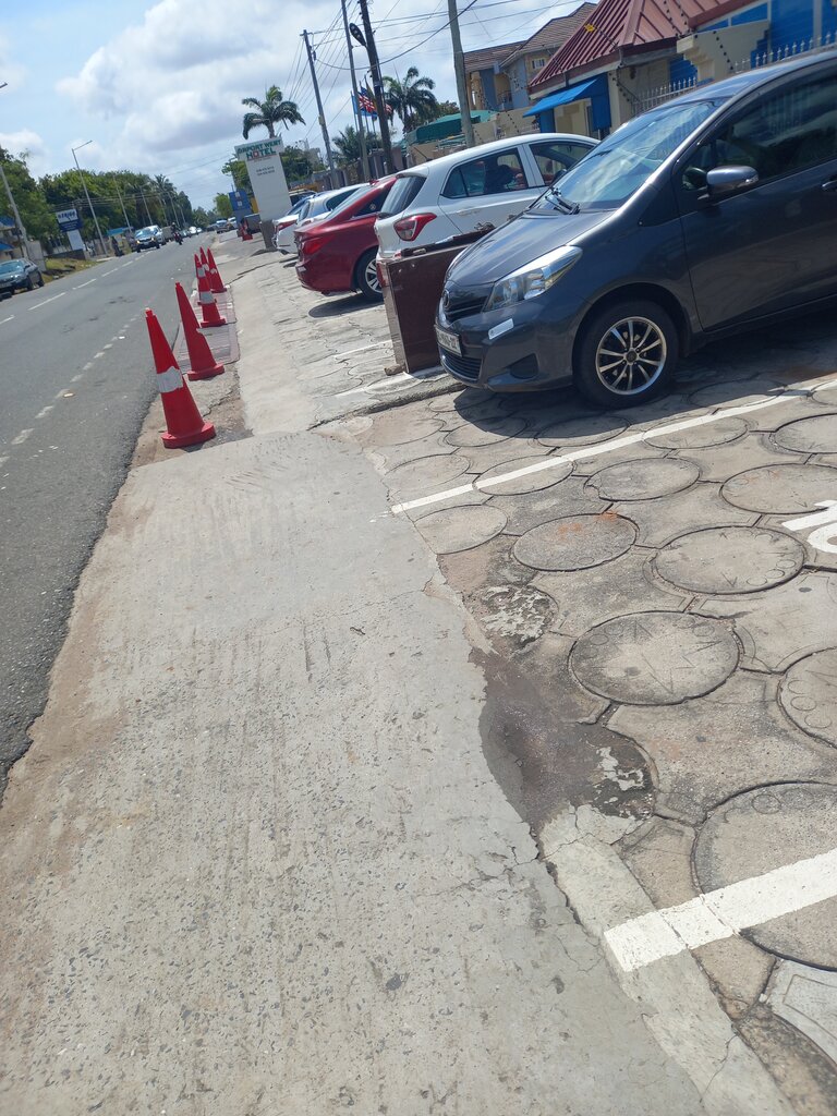 Kurye hizmetleri TNT Express, Akra, foto