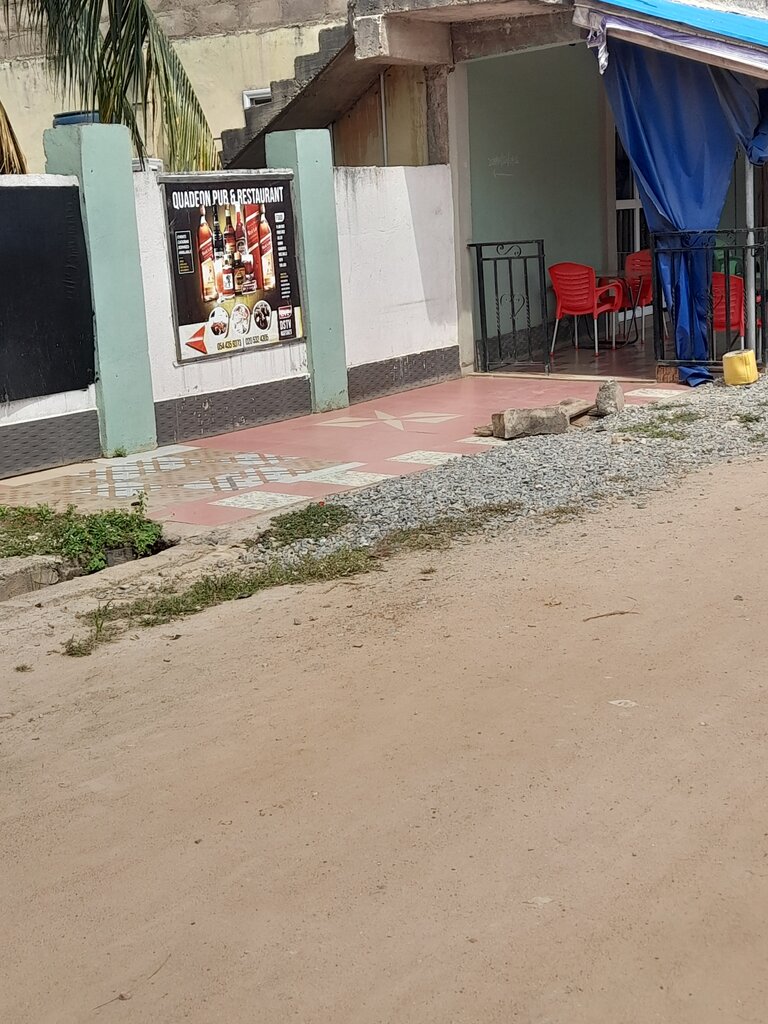 Restoran Quadeon Pub and Restaurant, Dünya, foto